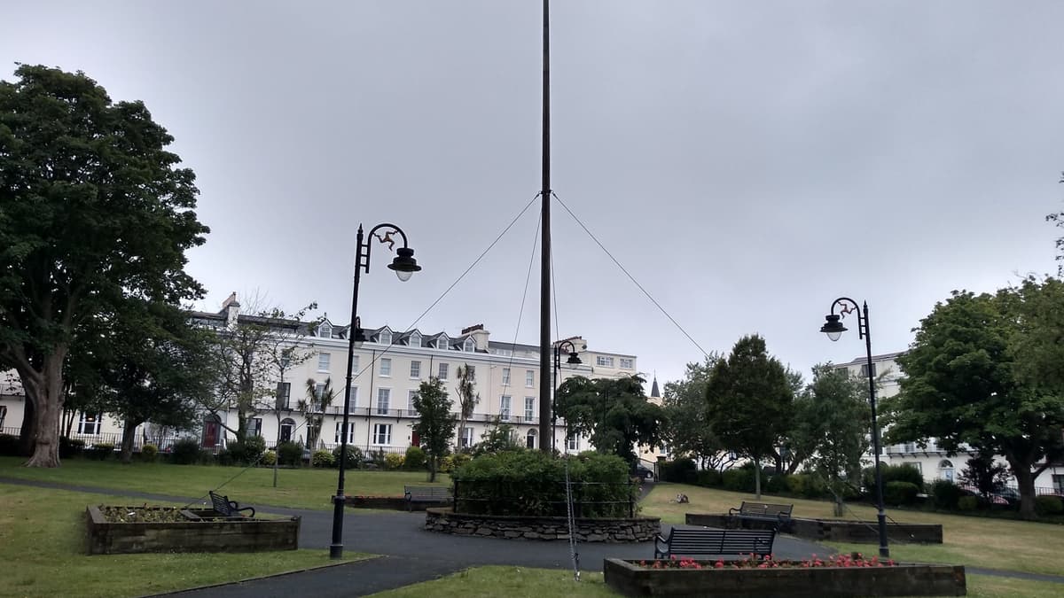 Plans to replace Derby Square mast with smaller metal pole | iomtoday.co.im