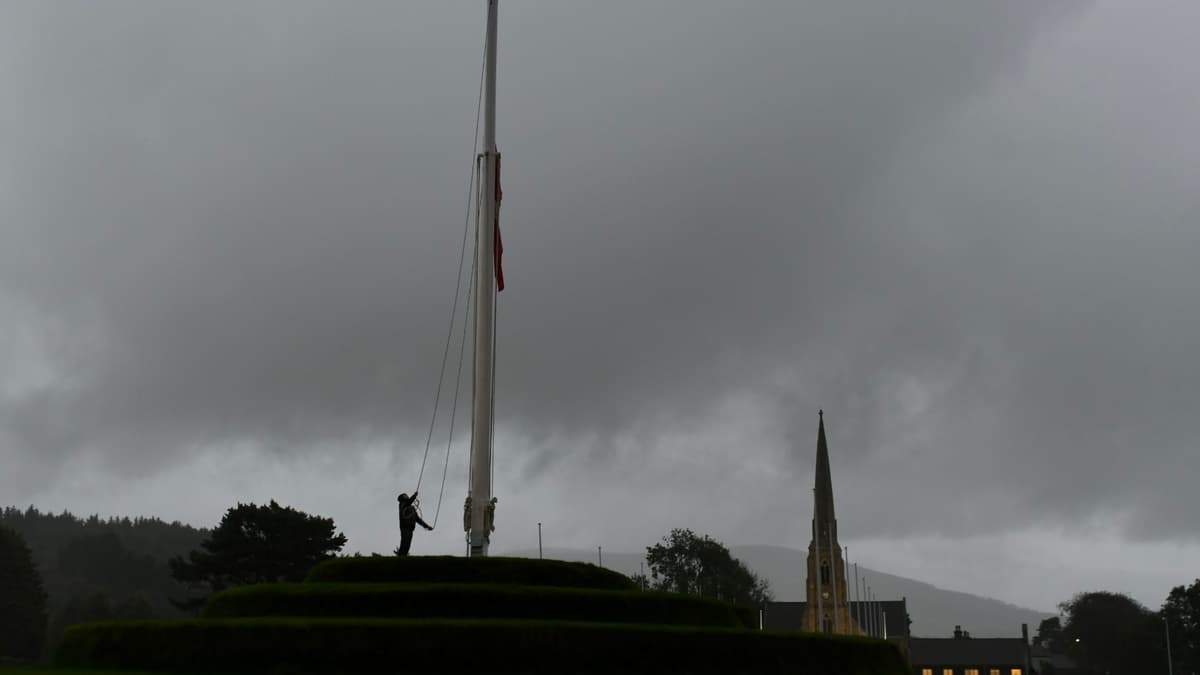 Flag lowered on Tynwald Hill | iomtoday.co.im
