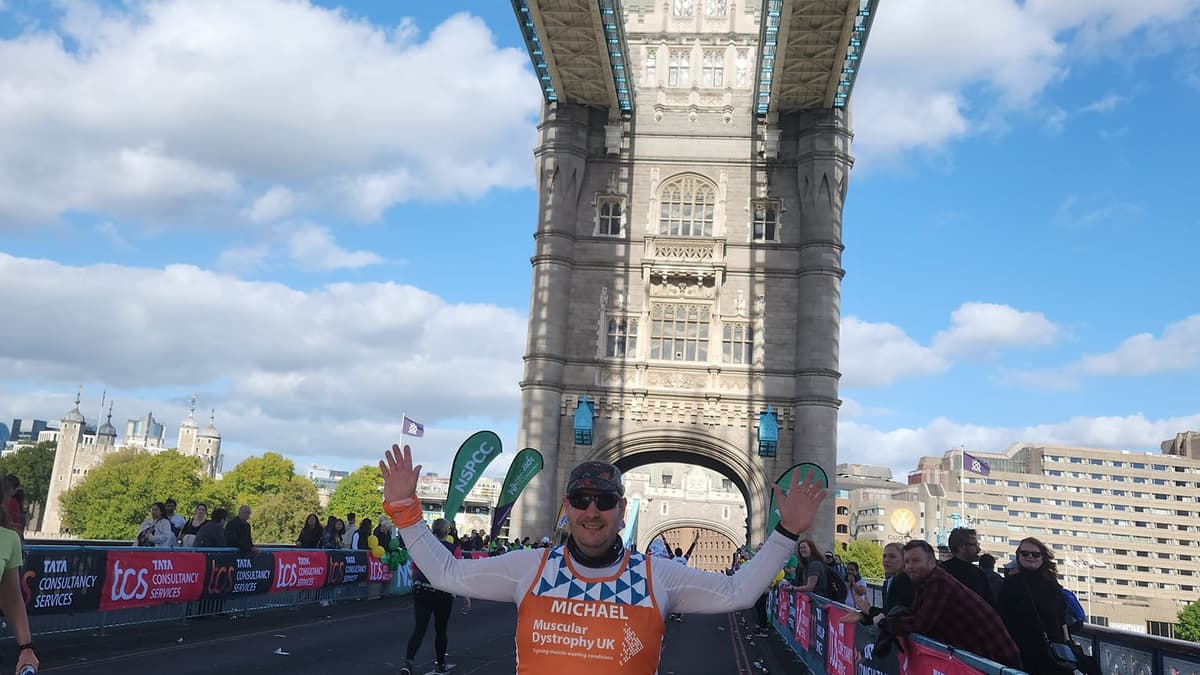 Michael Eaton finihsed the London Marathon despite having Muscular ...