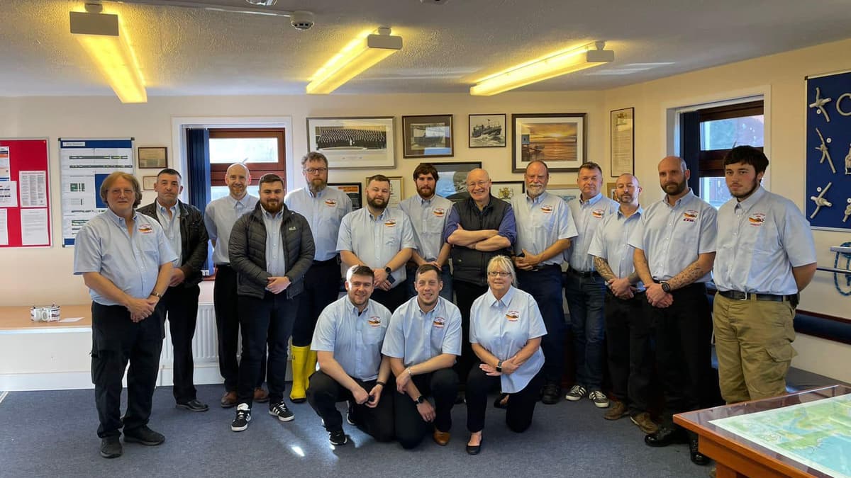 Lieutenant Governor Sir John Lorimer visits island's emergency services ...