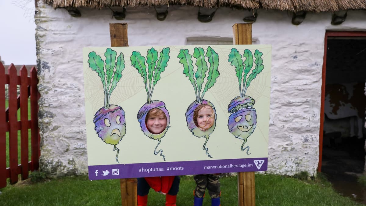Families turn up for turnips to mark Hop tu Naa | iomtoday.co.im