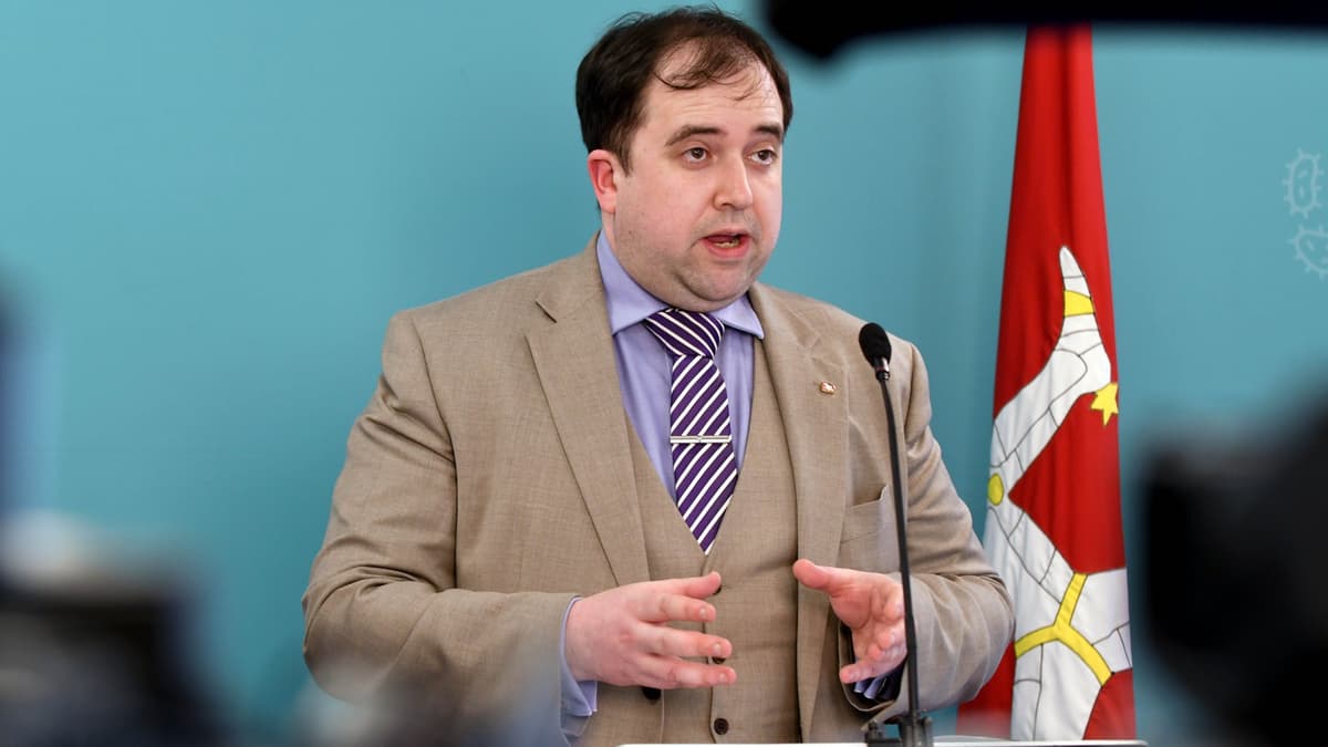 Civil servants struggle to get second job says David Ashford | iomtoday ...