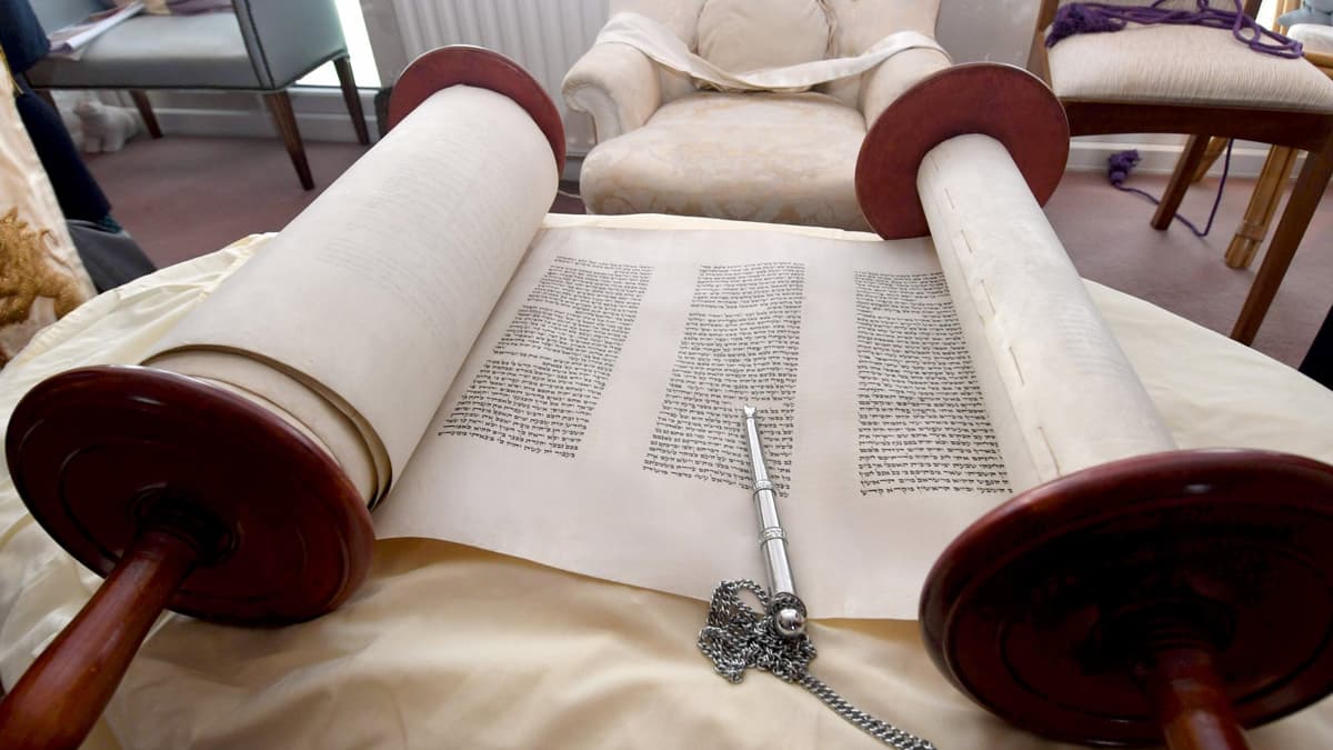 Jewish Sabbath service attended by lots looking to learn more ...