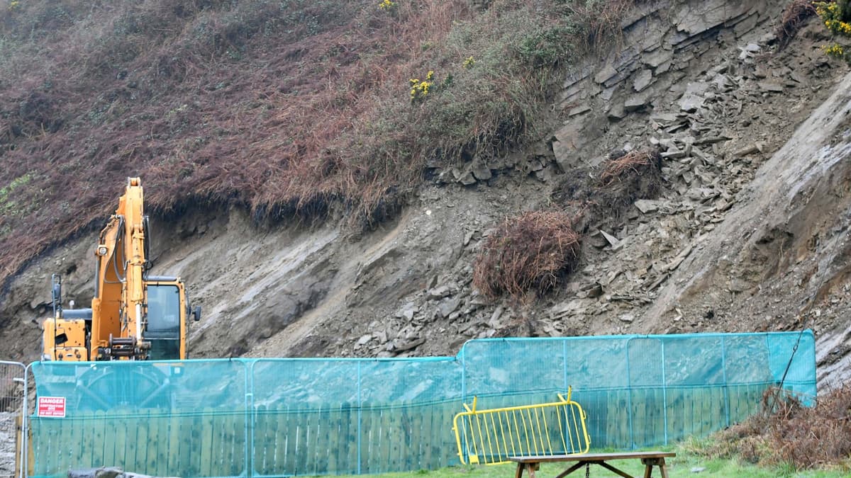 Crumbling cliff: Legal action is possible, residents hear | iomtoday.co.im