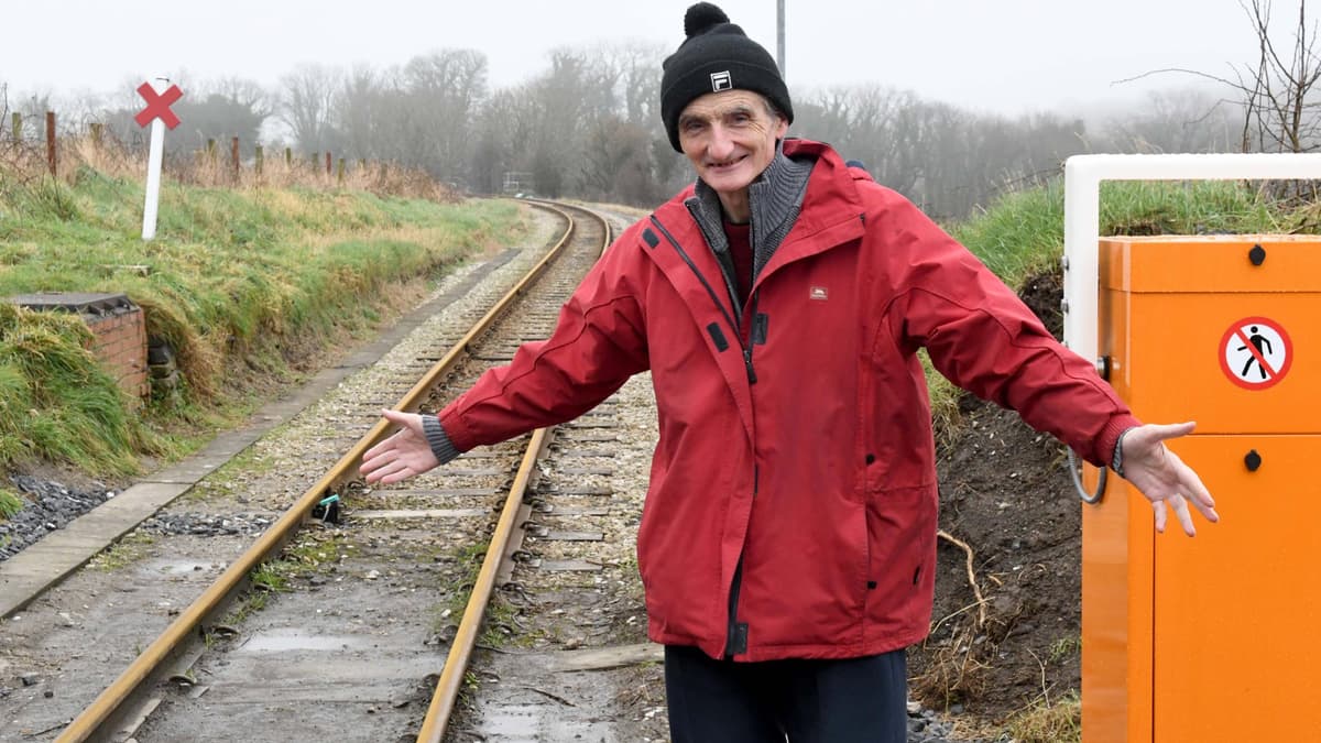 Ian Ellis says goodbye to the last manned crossing on Isle of Man Steam ...