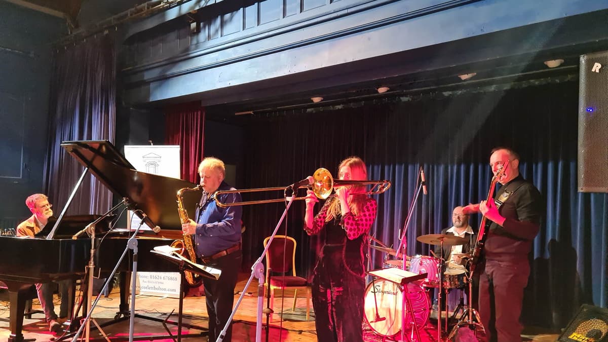 Review: Newton shows why he is a master of jazz | iomtoday.co.im
