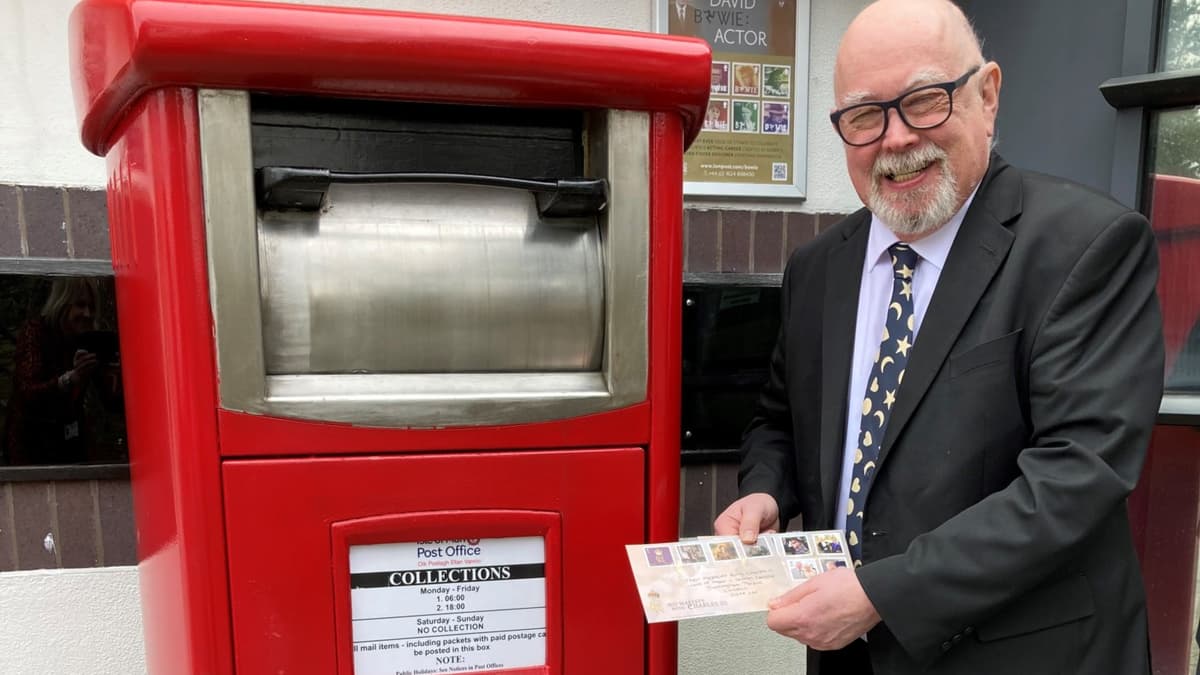 Island’s first post box with the King’s cypher | iomtoday.co.im