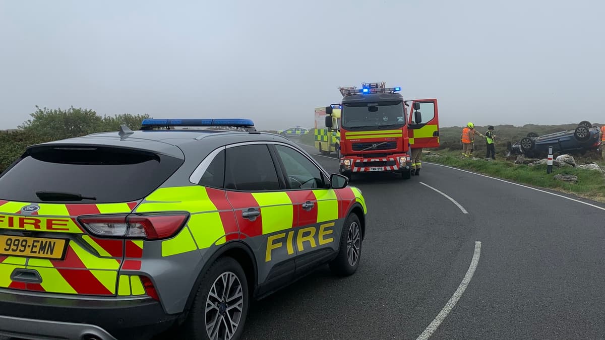 Vehicle ends up on its roof on Sloc | iomtoday.co.im