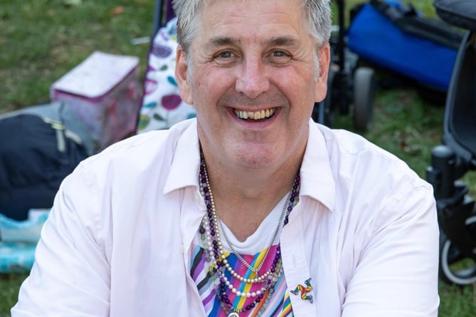 Simon offers residents first glimpse inside his new book | iomtoday.co.im