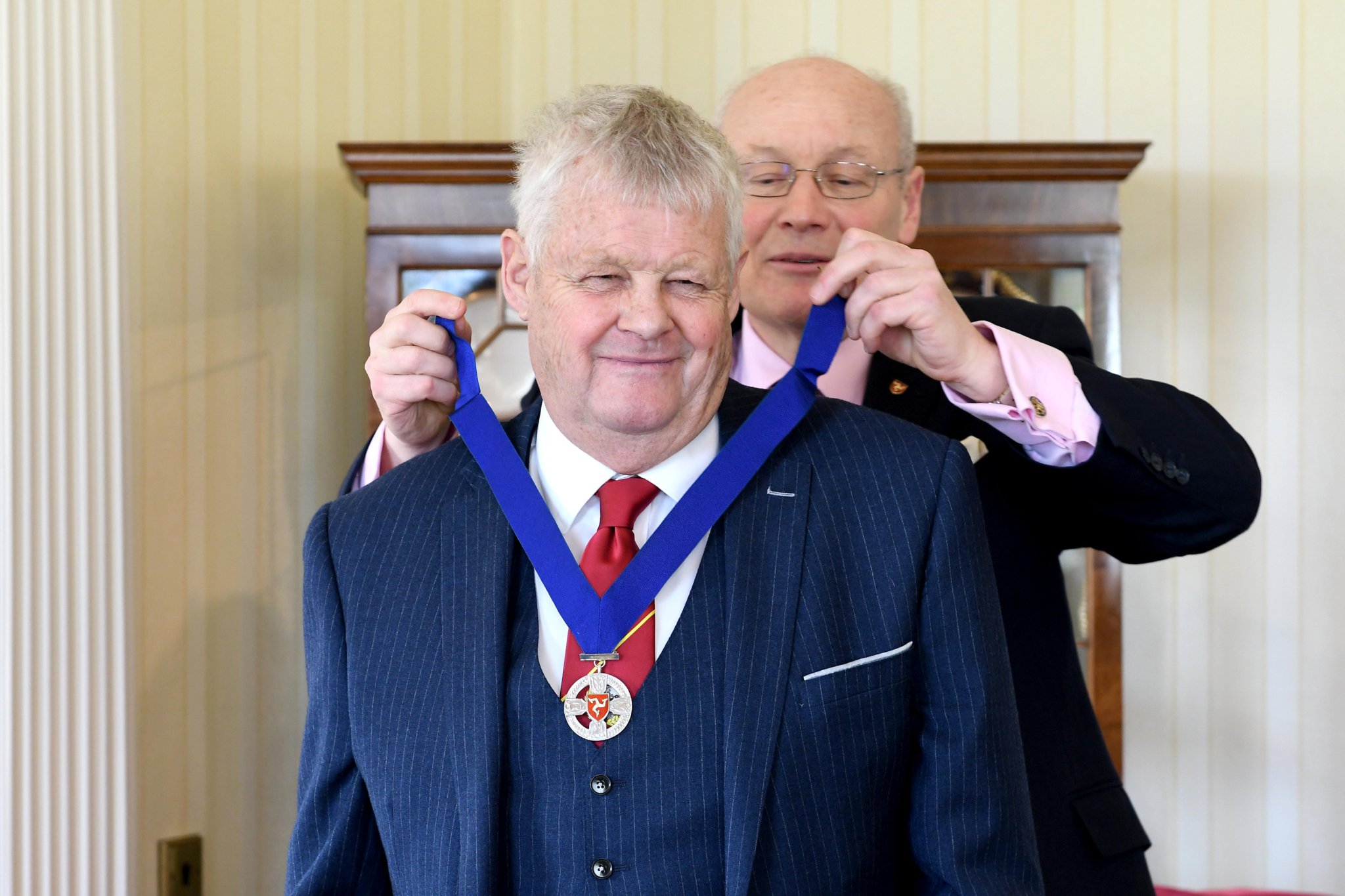Video shows 'delighted' Isle of Man farmer sworn in as new Captain of ...