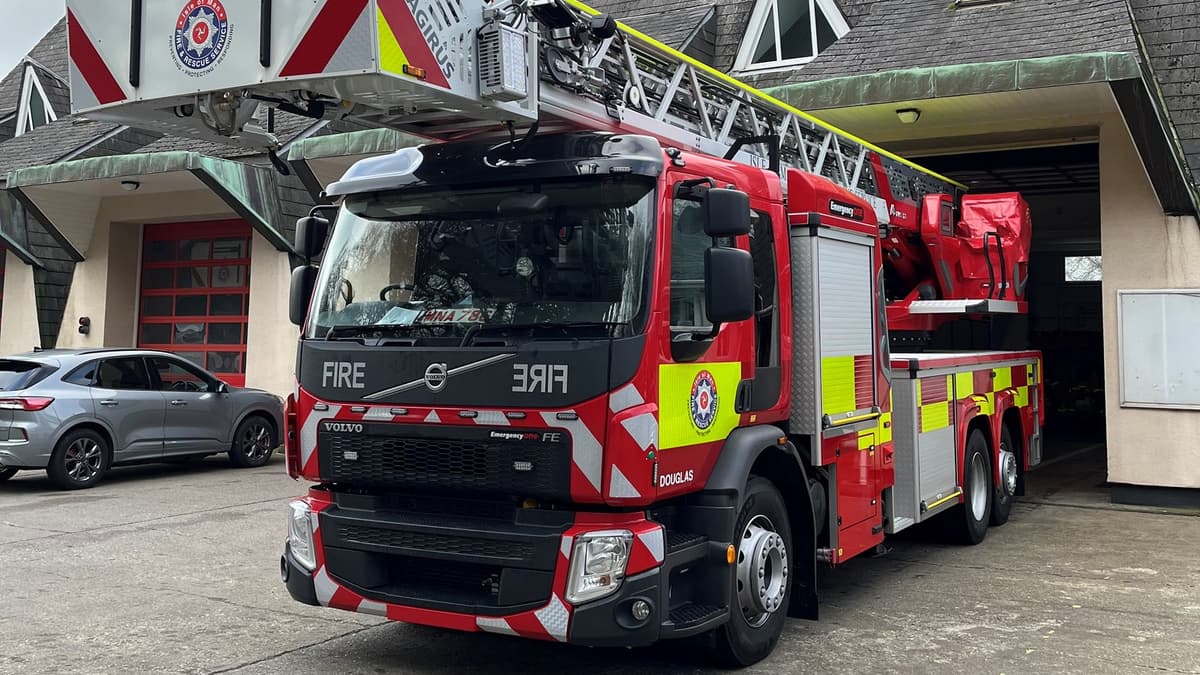 The Fire and Rescue Service brings in new high-reach 'Magirus ...