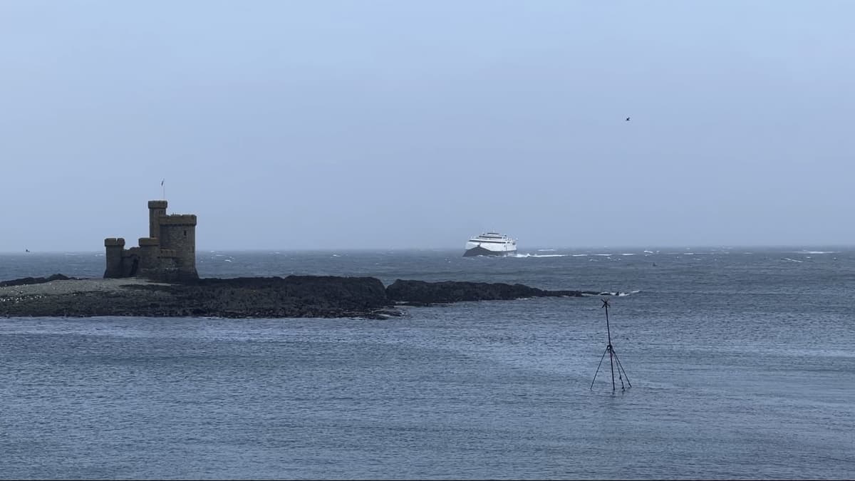 Watch as Manannan arrives into Douglas in choppy conditions | iomtoday ...