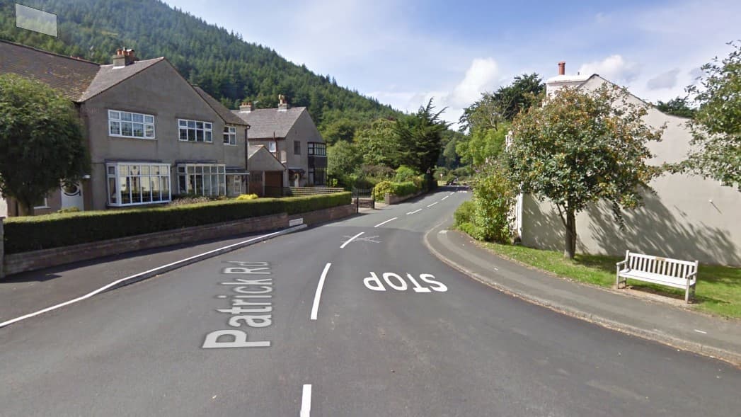 Patrick Road closed as fears roadside tree will fall | iomtoday.co.im