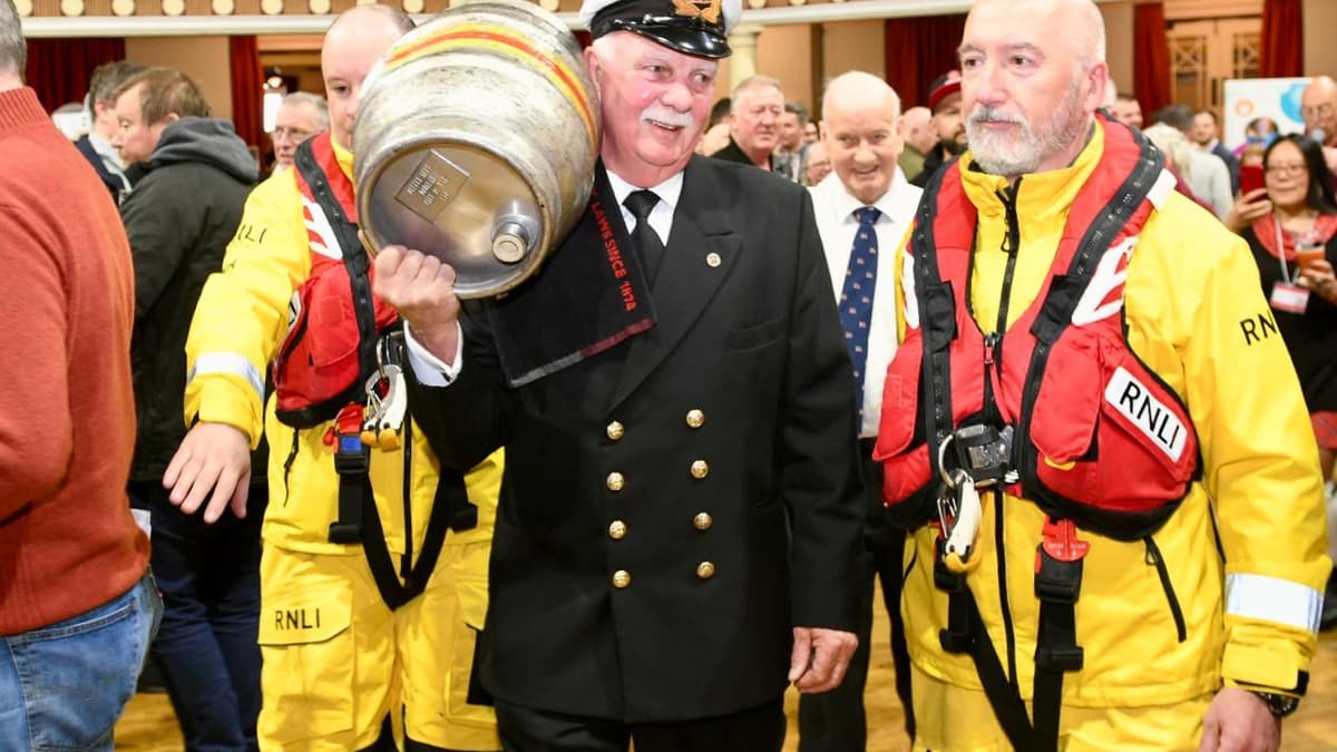 Video shows first pint being pulled at CAMRA Isle of Man Beer and Cider ...