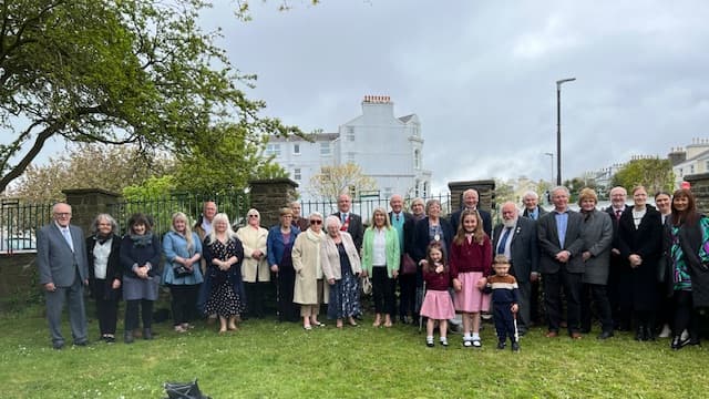 Etching unveiled during Douglas ceremony to honour famous Manx poet ...