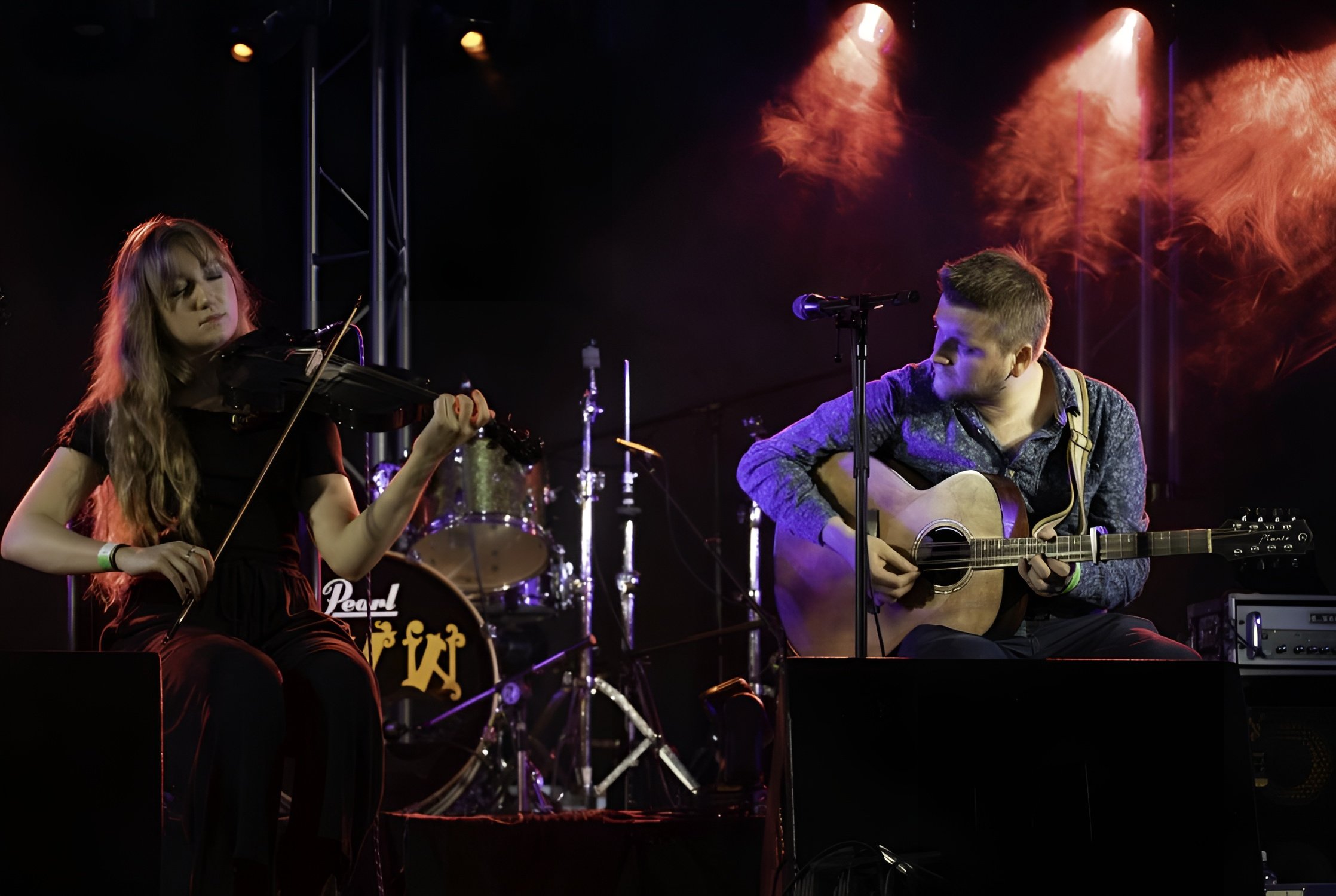 Manx folk duo represent Isle of Man thousands of miles away down under ...