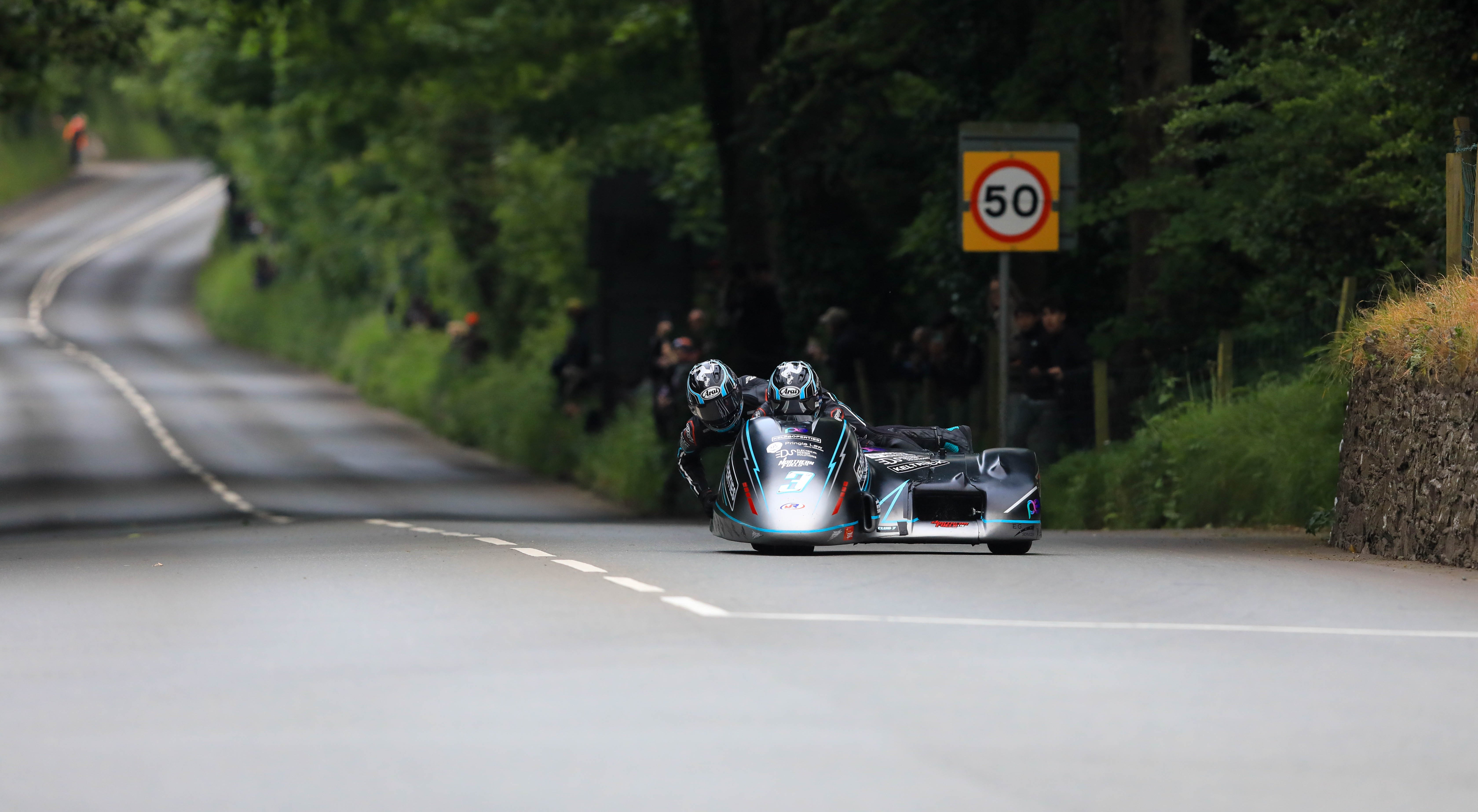 Isle of Man TT 2024: Fastest ever lap by the Crowe brothers | iomtoday ...