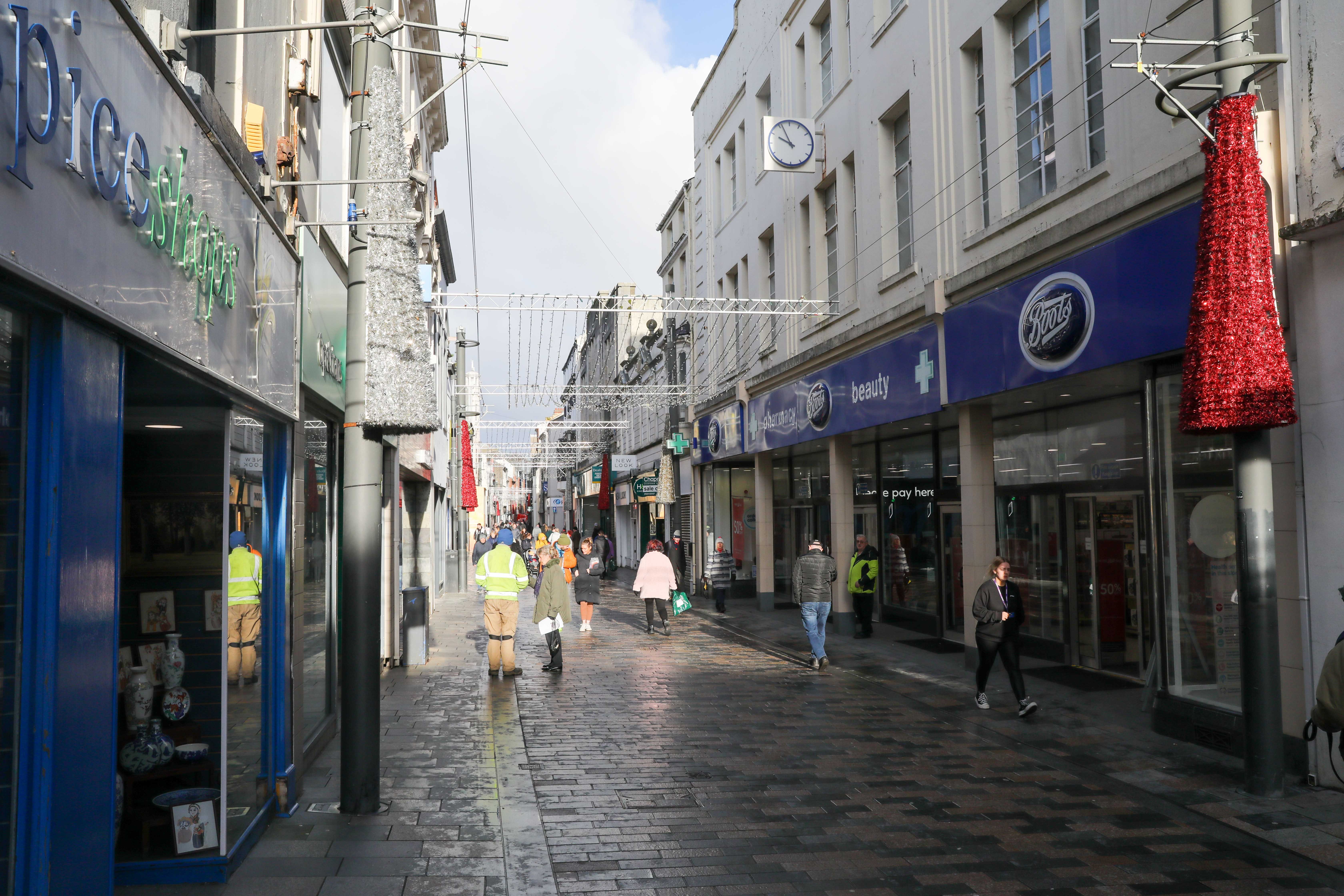 Probation after threatening to smash other woman's face in middle of ...