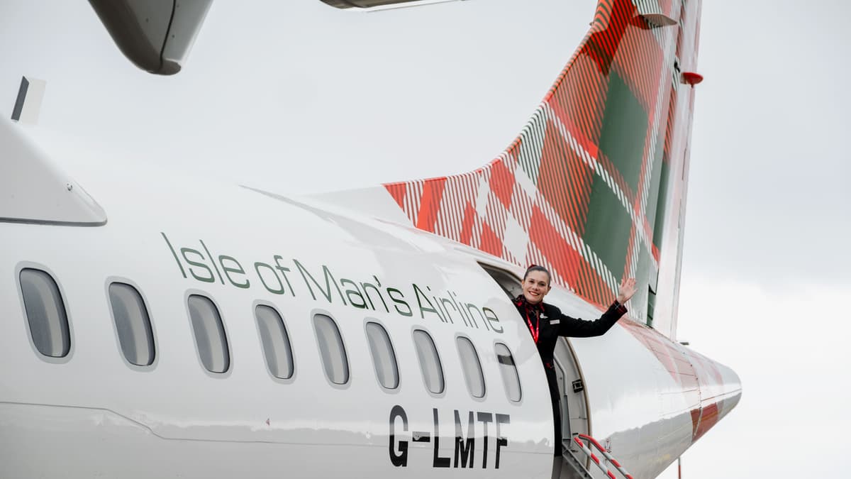 Pictures show Loganair's new specially designed Manx themed airplane ...