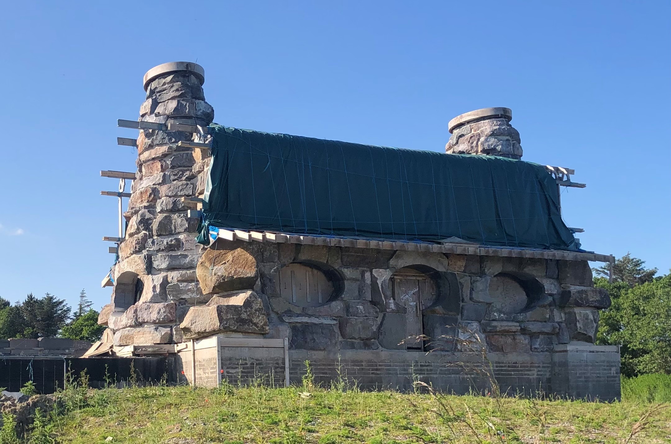 'Hobbit house' solar panels approved | iomtoday.co.im