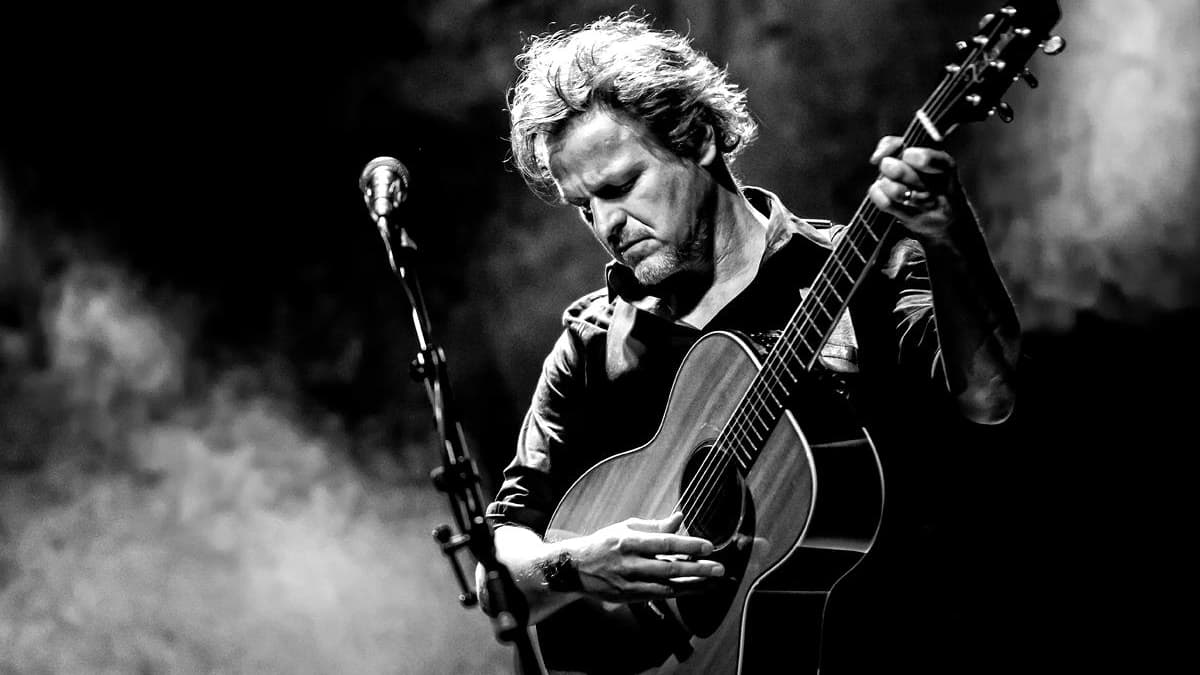 Well-known British musician Tom McRae to perform in Peel in two weeks ...