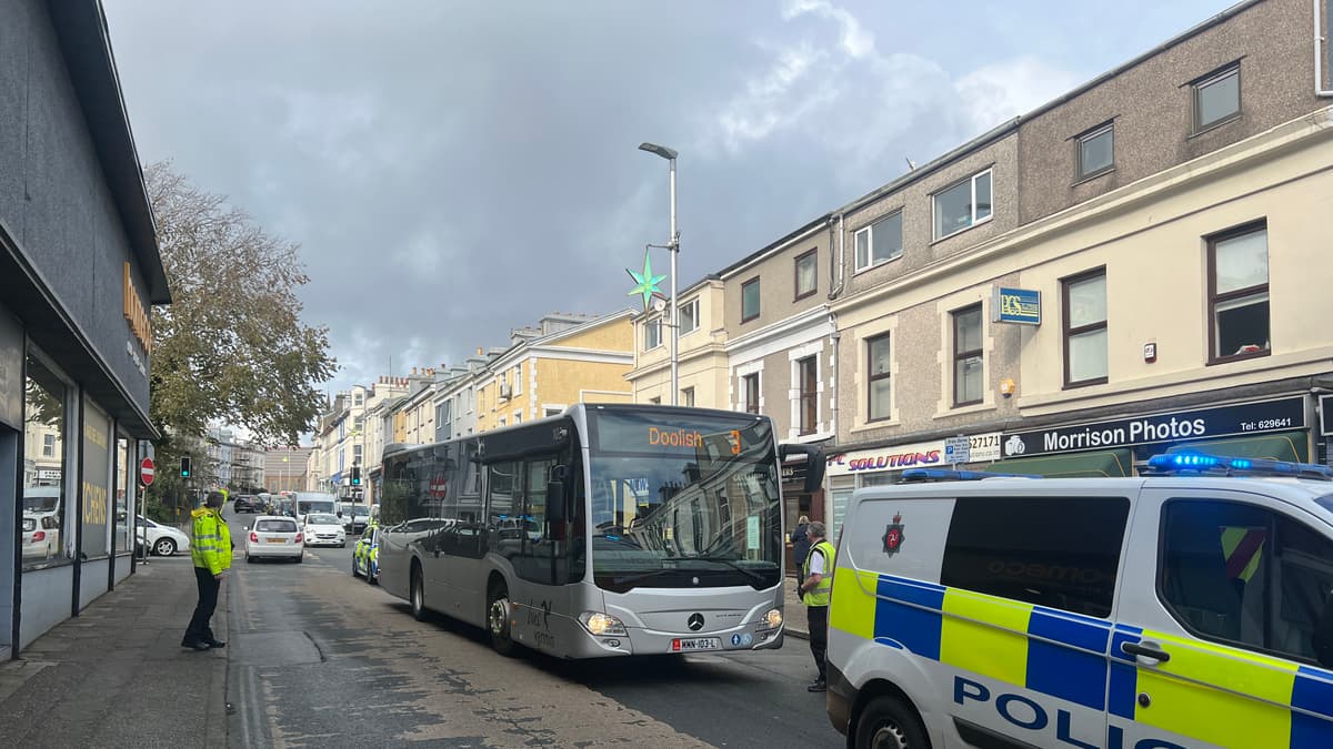 Recap - Bus and van involved in Bucks Road crash | iomtoday.co.im