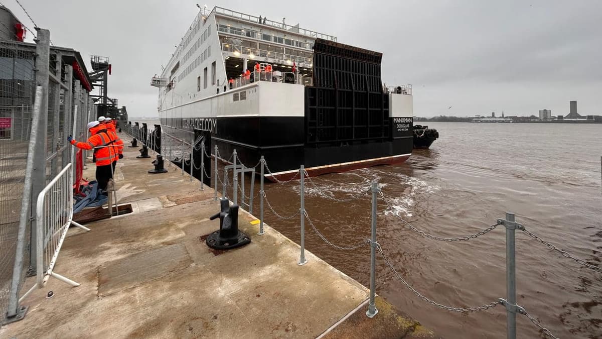 Steam Packet's Manxman undergoes berthing trials in Liverpool ...