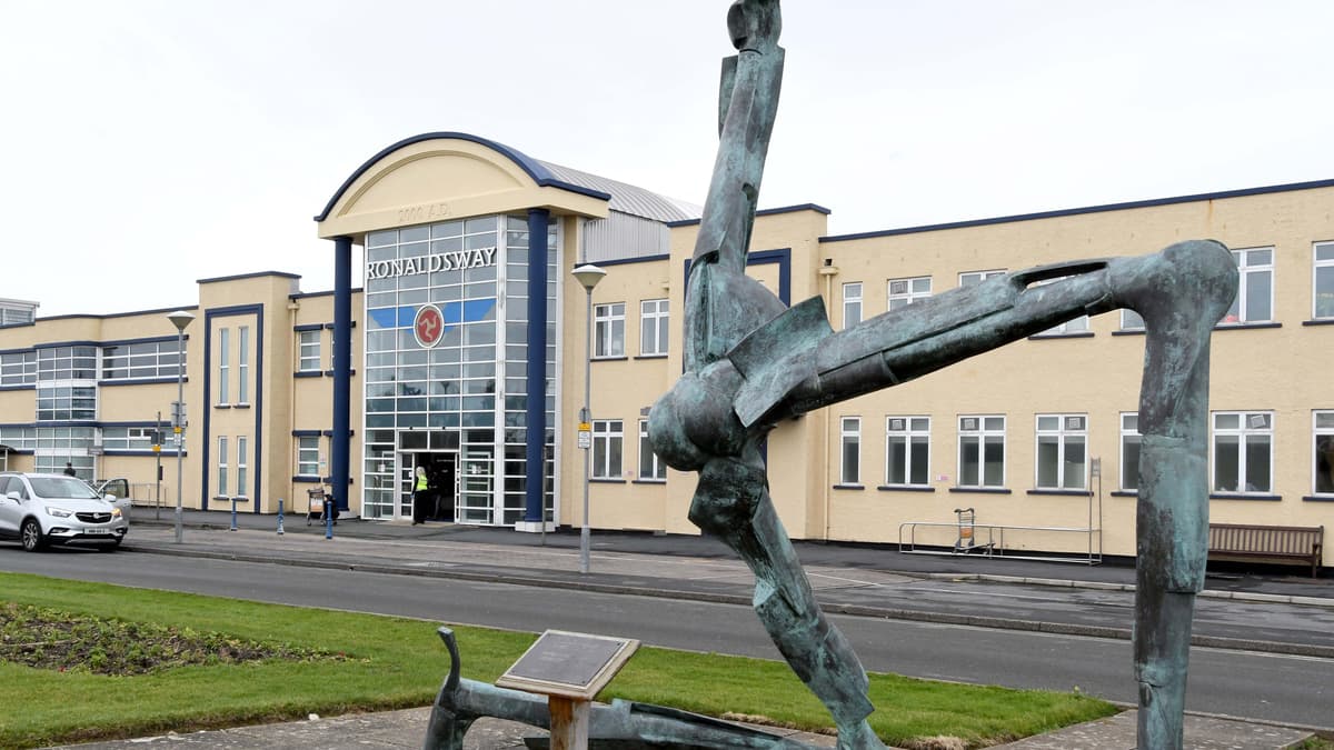 Plane passenger who tried to smuggle £20k in cash out of the island ...