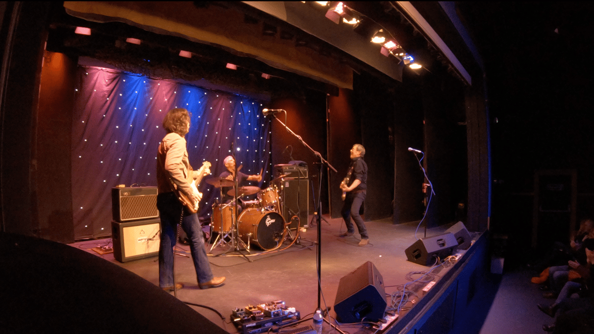 Hit island musician Davy Knowles 'raises the roof' at Peel with 'Band ...