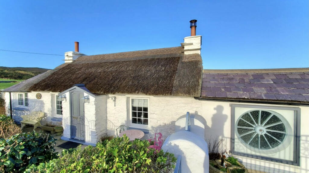 The stunning Manx cottage that boasts 360-degree panoramic views of the ...