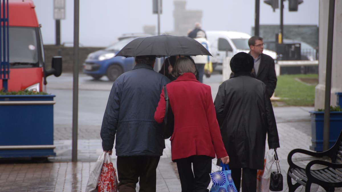 Met Office issue eight hour weather alert as island set to be hit with ...