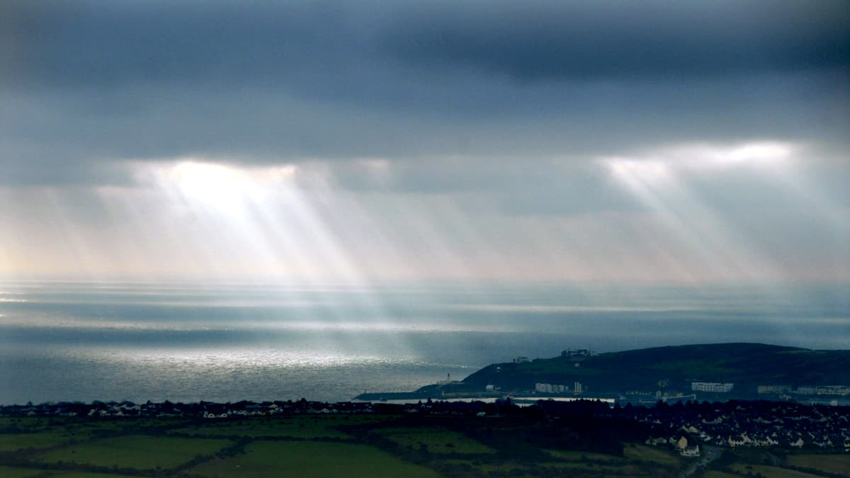 Met Office issue weather alert as heavy rain and thunderstorms to hit ...