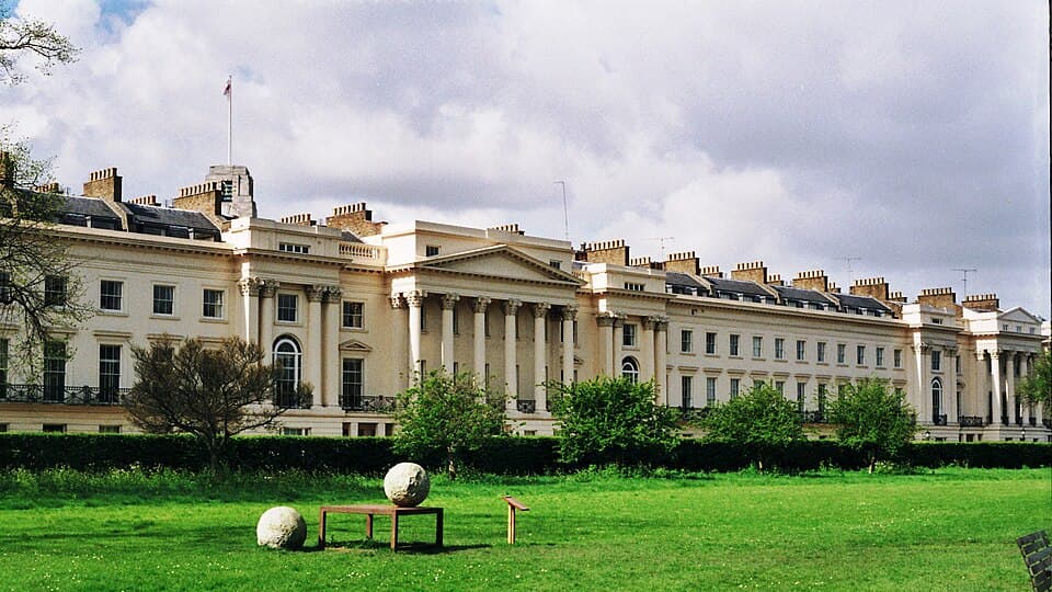 Investors 'duped' into helping to fund failed £200m plus luxury homes ...