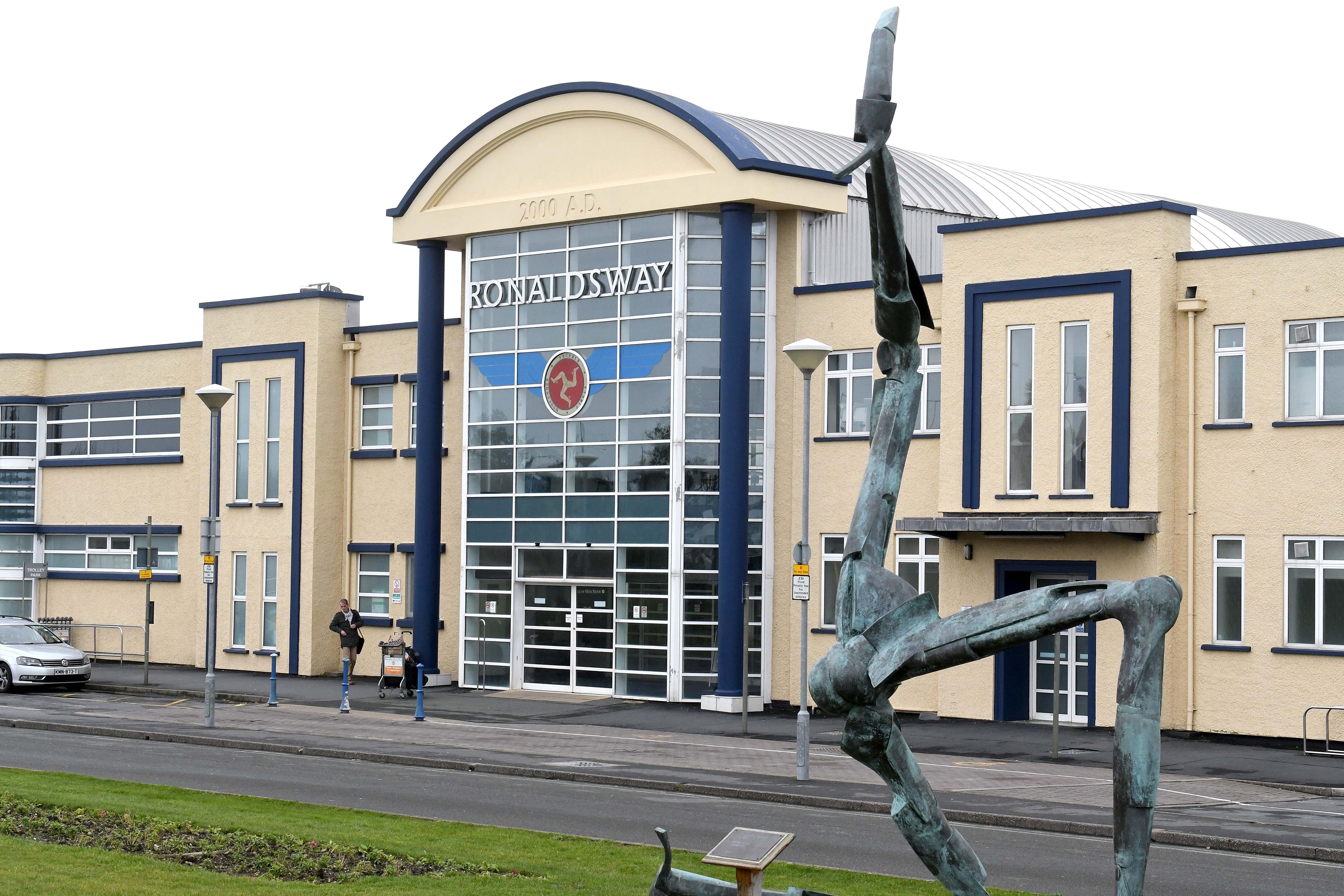 Low visibility causes disruption to Isle of Man Airport flights ...