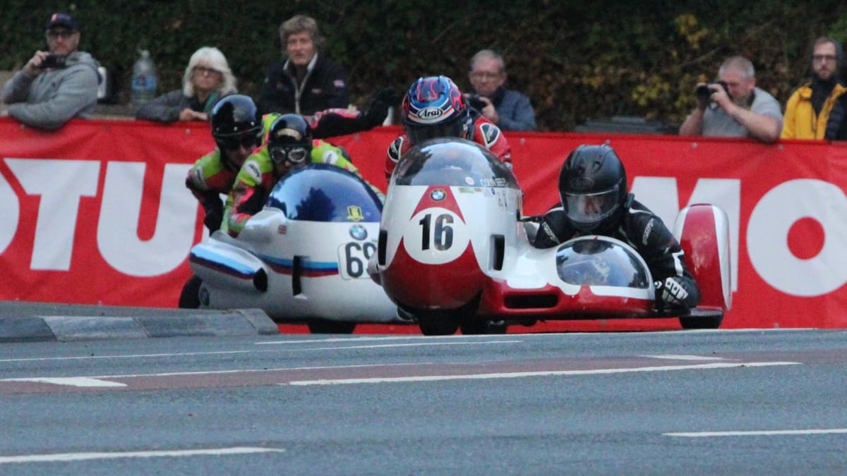 Fantastic photographs as vintage sidecars steal the show in Mountain ...