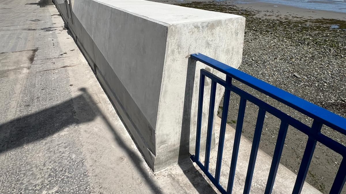 Douglas beach access points to close ahead of coastal overtopping risk ...