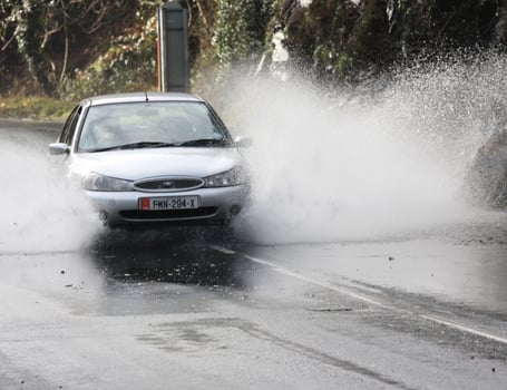 Met Office issue 13 hour weather alert as heavy rain set to hit Isle of ...