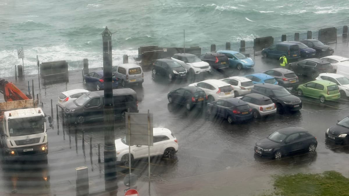 Motorists urged to avoid car park with large waves expected | iomtoday ...
