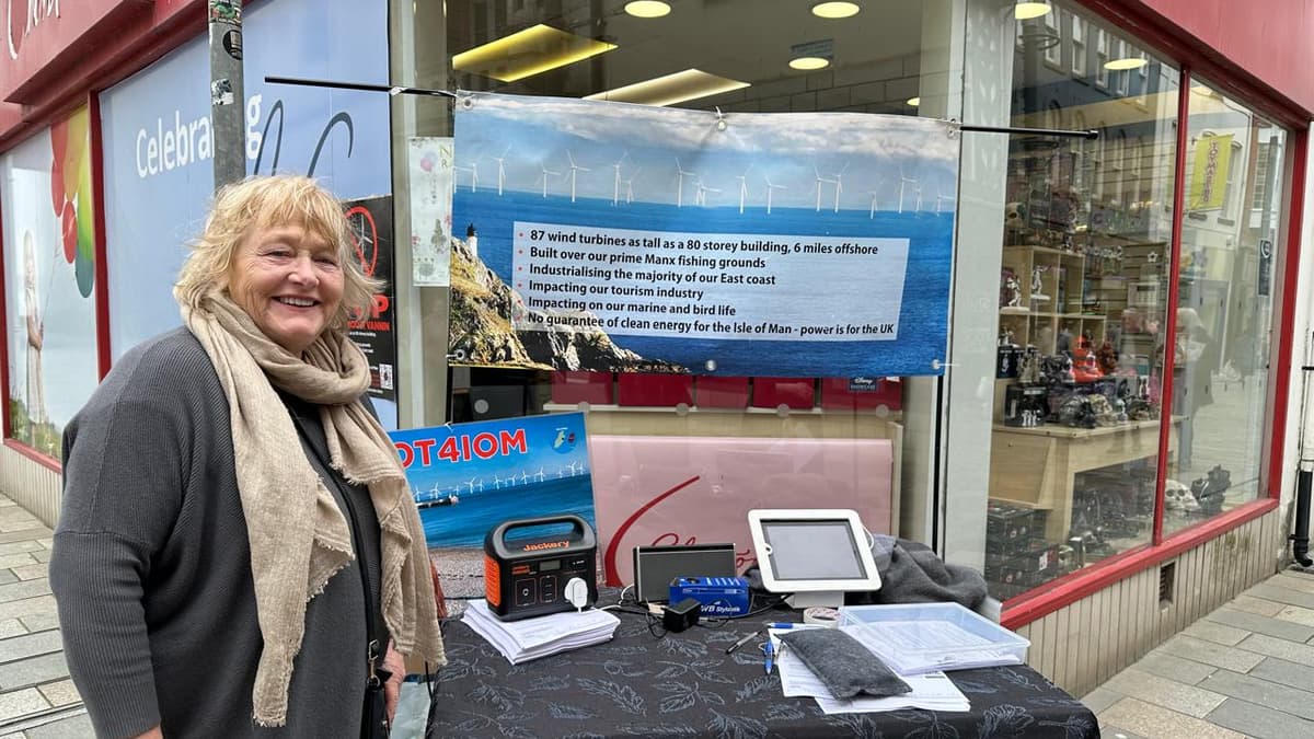'People are lining up to sign': Anti-wind farm group hits the streets ...