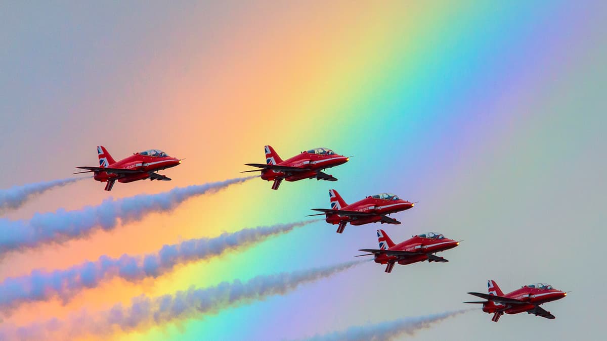 Isle of Man TT 2026: Watch highlights of Red Arrows' stunning display ...