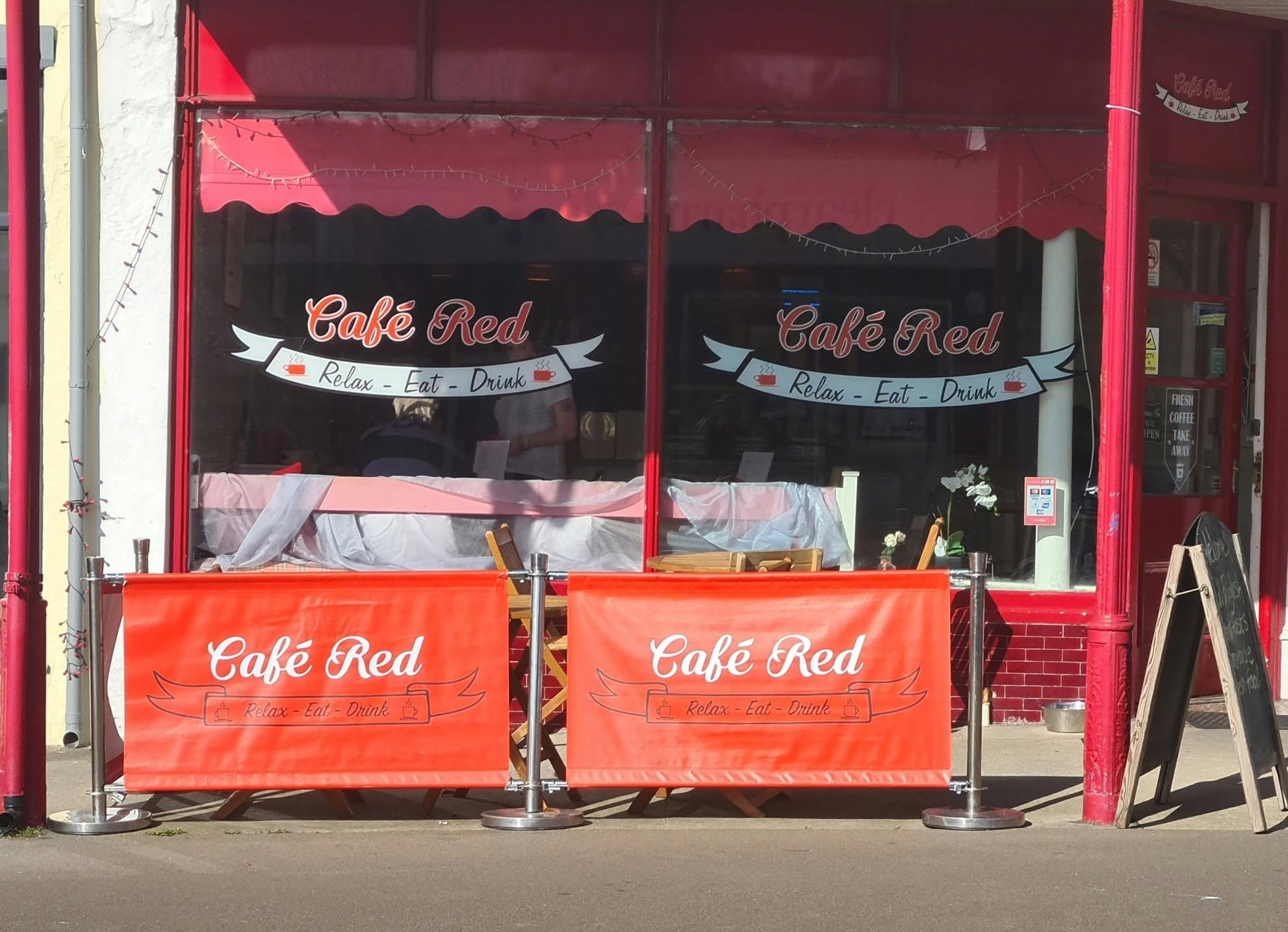 Cafe hits back at 'shambles' complaint after customer's milkshake ...